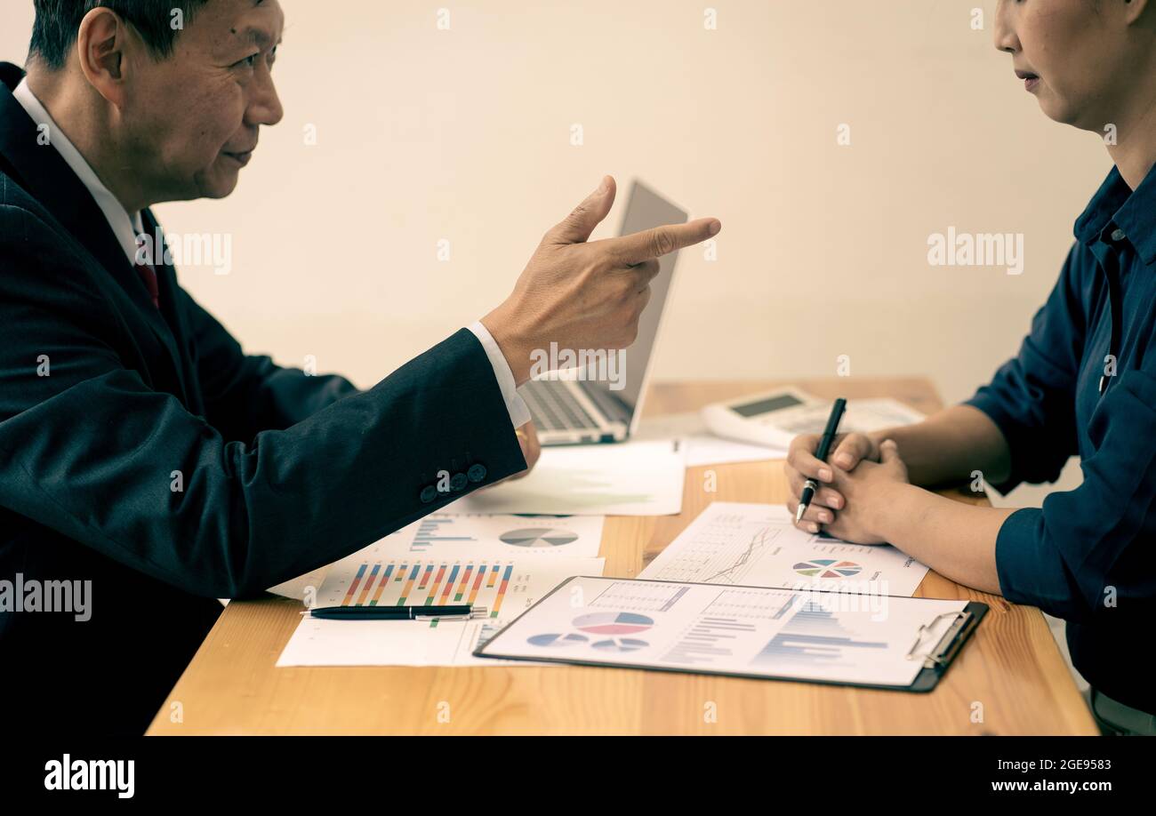 Coach pointing team hi-res stock photography and images - Alamy