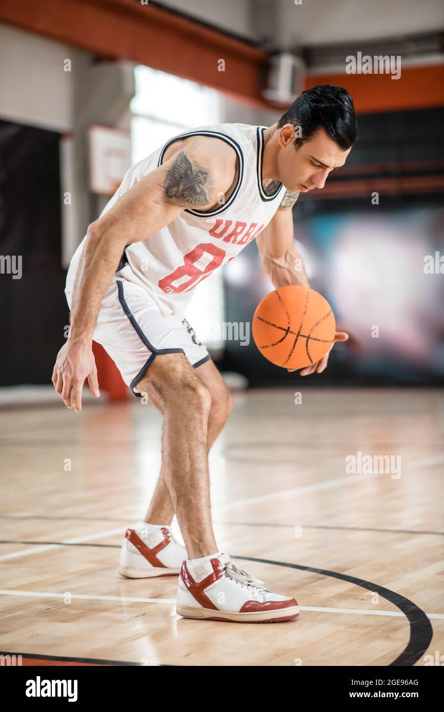 Sportsman having a workout before basket-ball game Stock Photo - Alamy