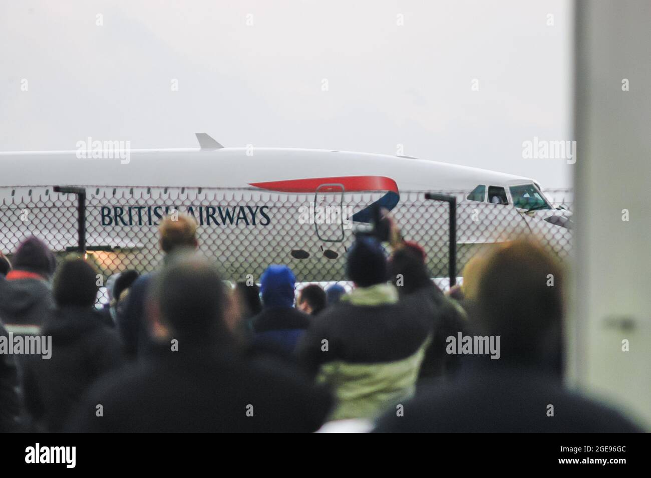 Final flight of Concorde from Manchester Airport October 2003 Stock ...