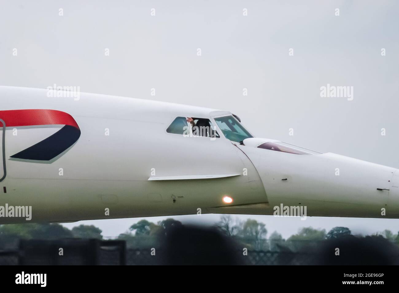 Final flight of Concorde from Manchester Airport October 2003 Stock ...