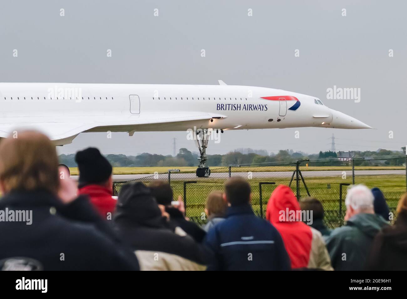 Final flight of Concorde from Manchester Airport October 2003 Stock ...