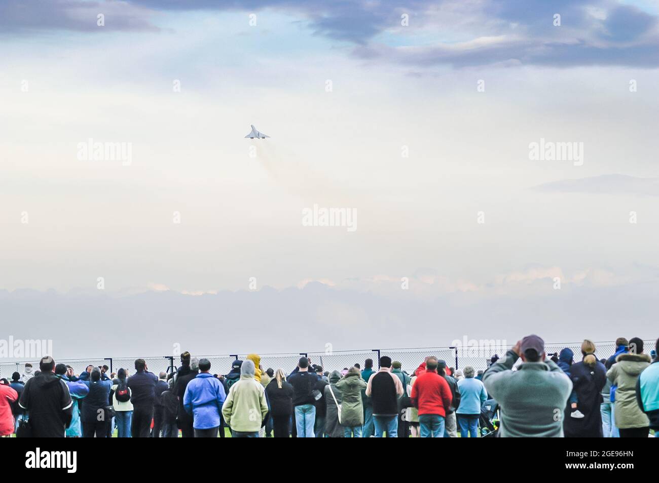 Final flight of Concorde from Manchester Airport October 2003 Stock ...