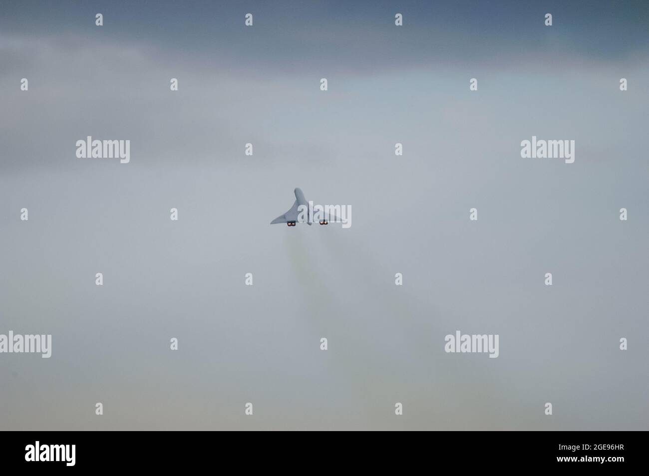Final flight of Concorde from Manchester Airport October 2003 Stock ...