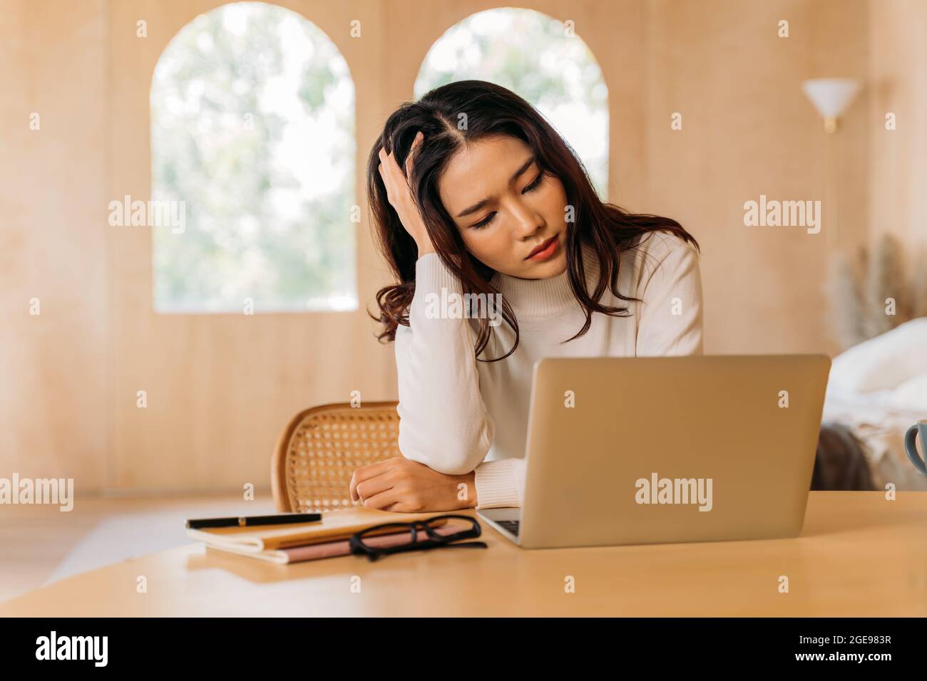 Work home tired screen hi-res stock photography and images - Alamy