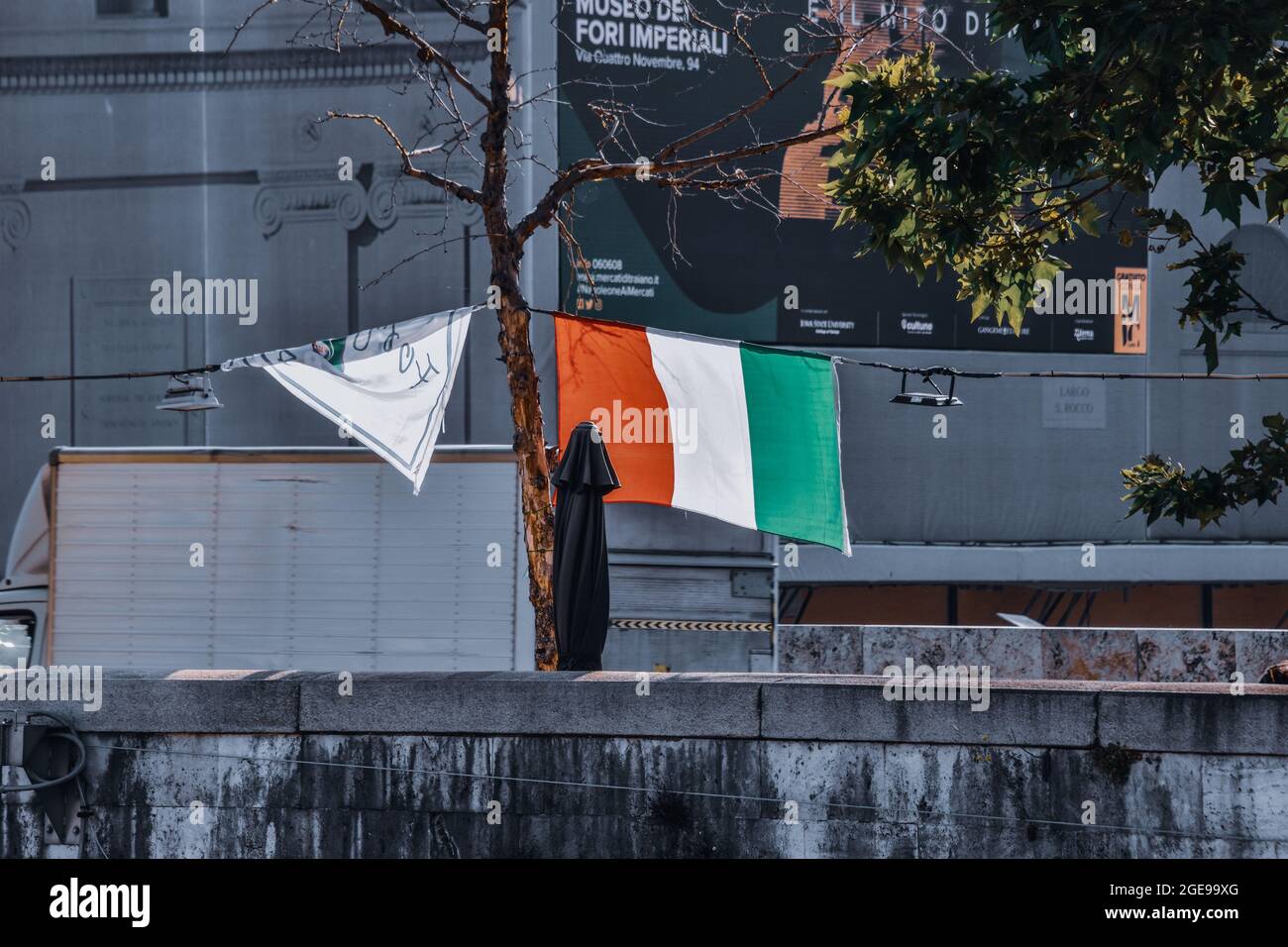National italian flag waving in hi-res stock photography and images - Alamy