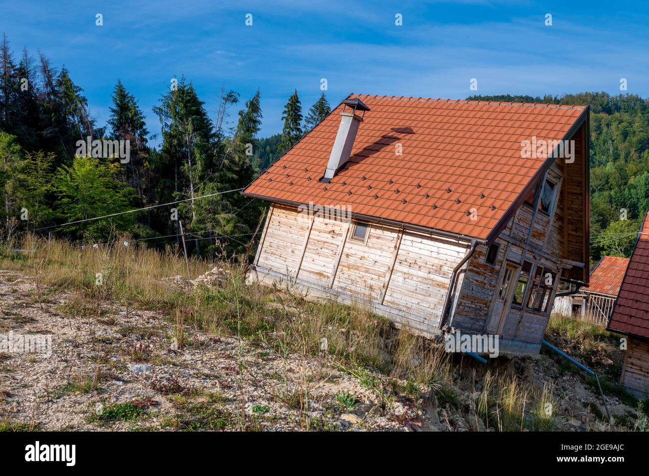 Landslide house hi-res stock photography and images - Alamy