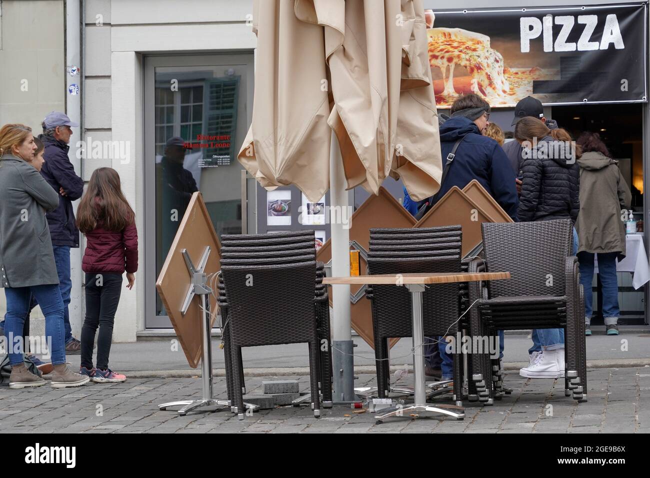 Pizza restaurant selling only food to take away. The chairs and tables ...