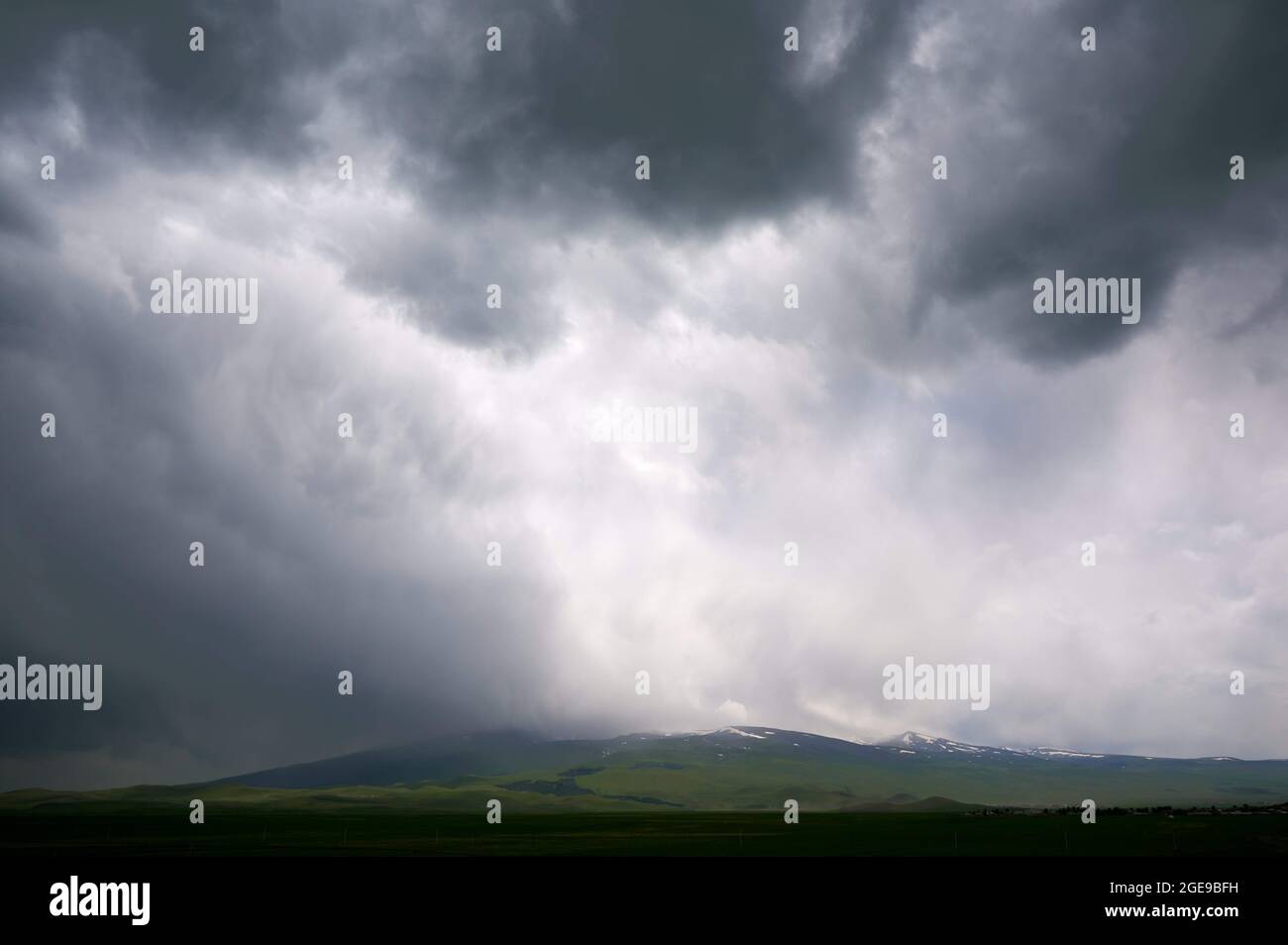 Thunderclouds over a field hi-res stock photography and images - Alamy