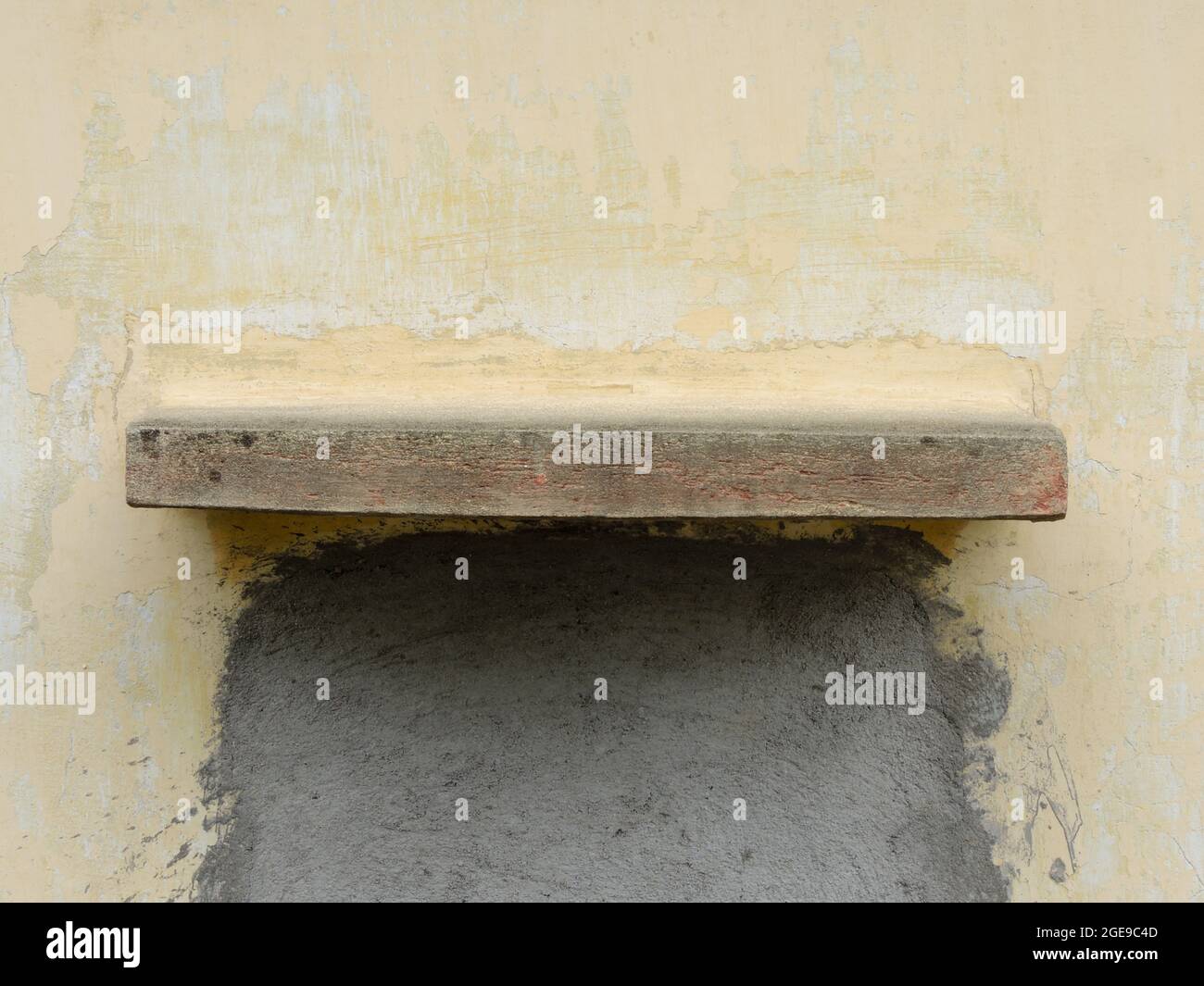 Process of repairing a damaged wall of an old house Stock Photo - Alamy