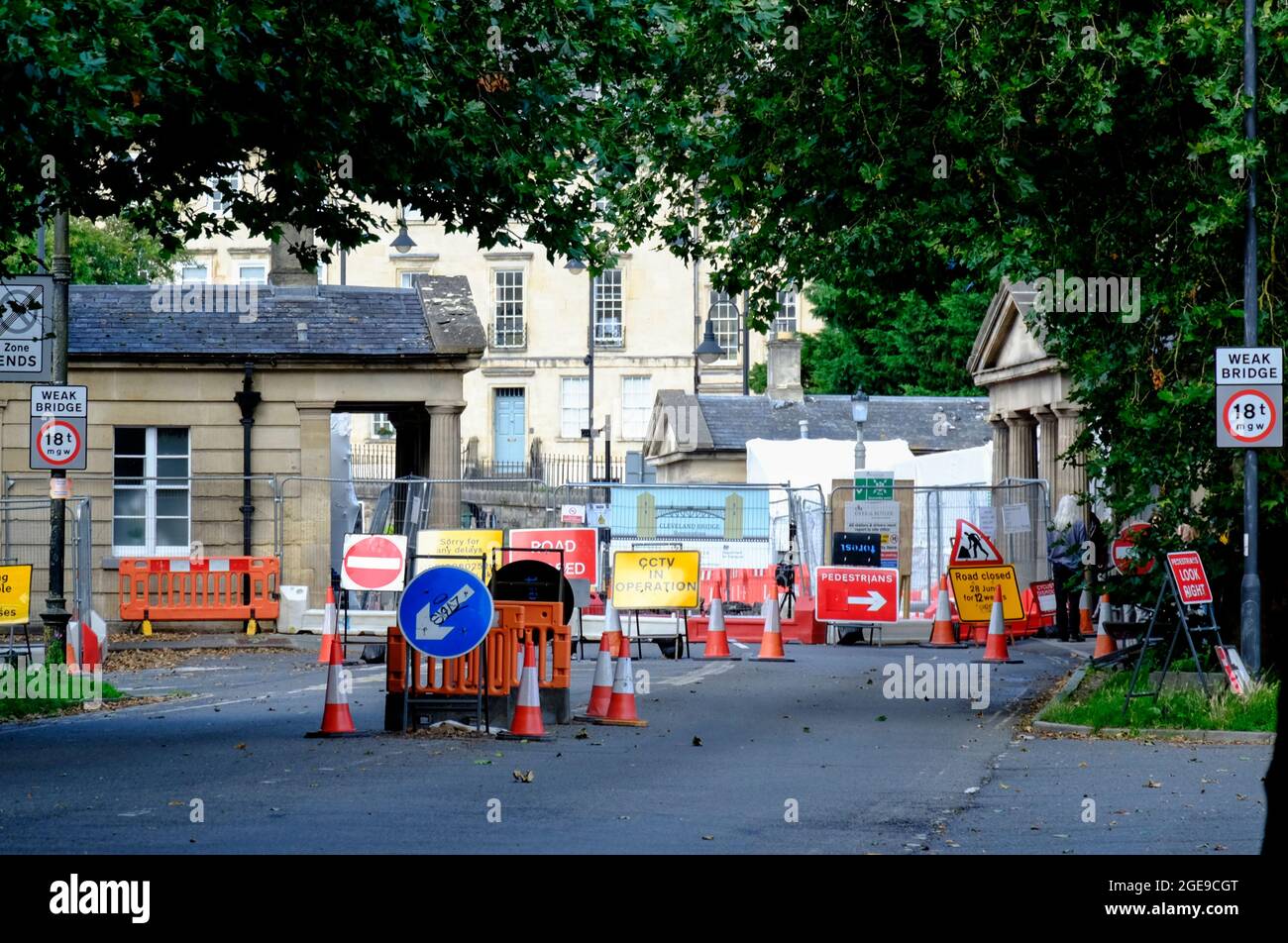 Roadworks and maintenance to Cleveland Bridge in Bath Somerset UK Stock ...