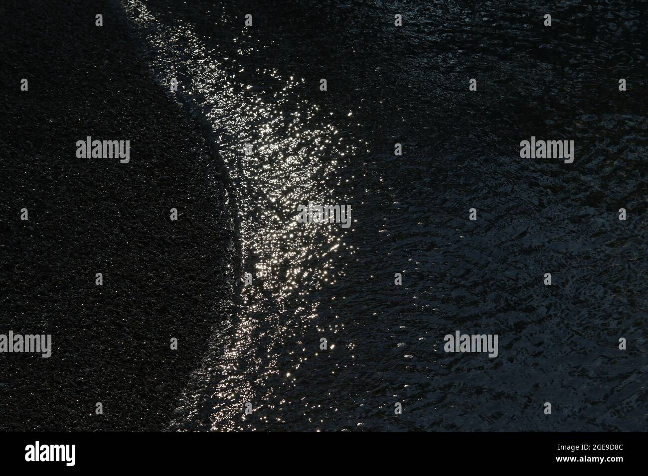 Meeting point of sea vawes and shore Stock Photo - Alamy