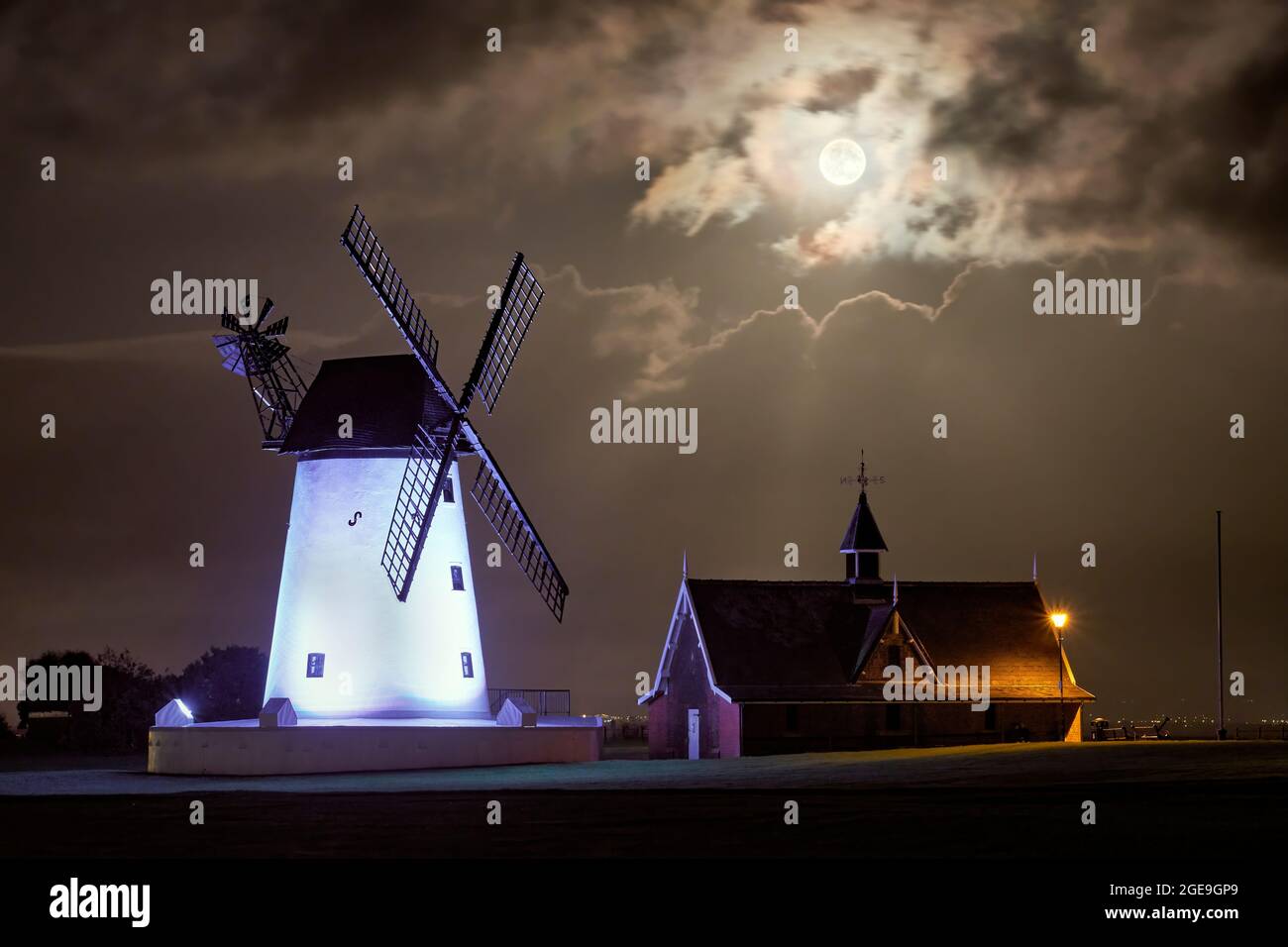 Moon and windmill hi-res stock photography and images - Alamy