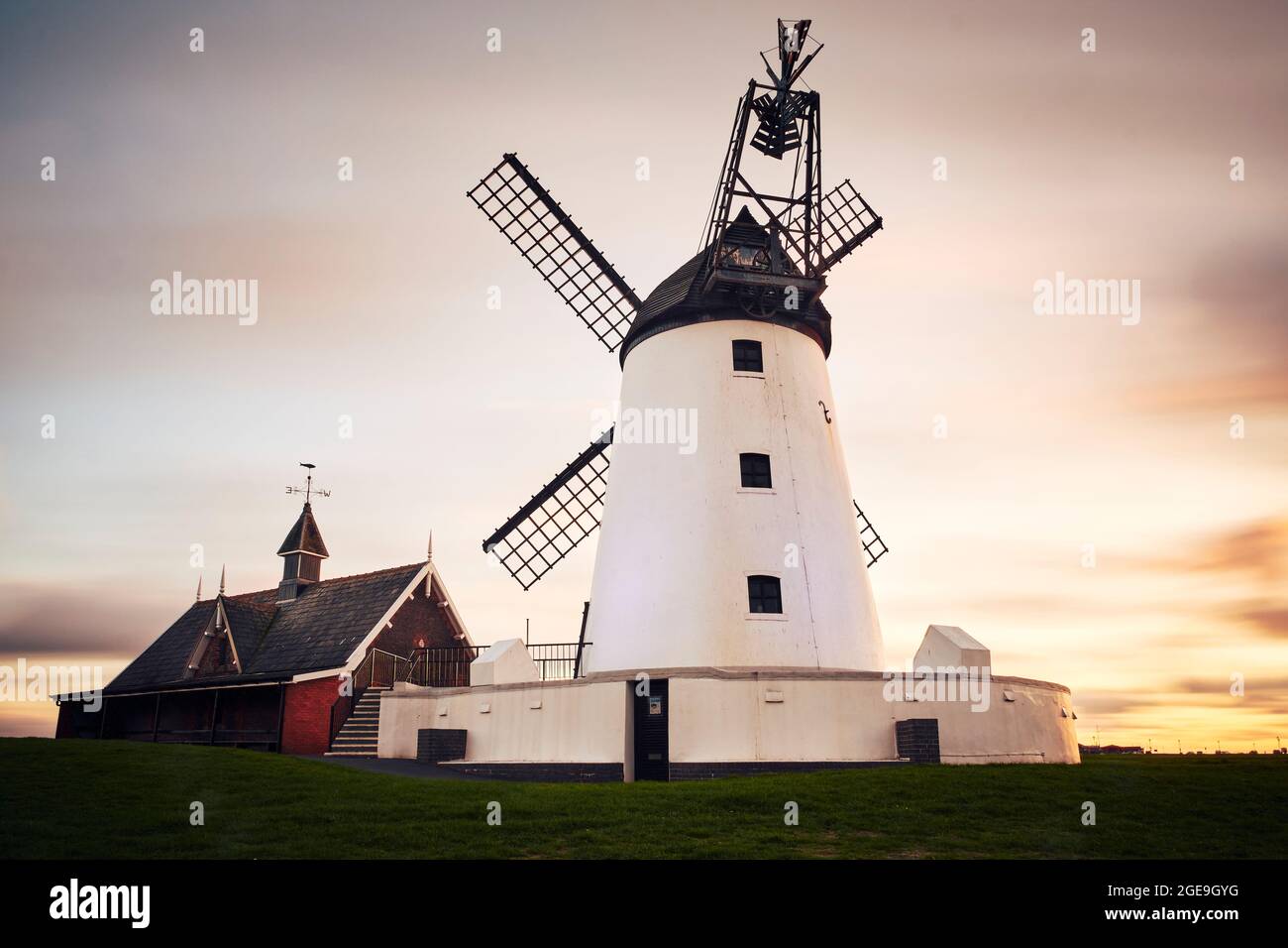 White windmill sails hi-res stock photography and images - Alamy