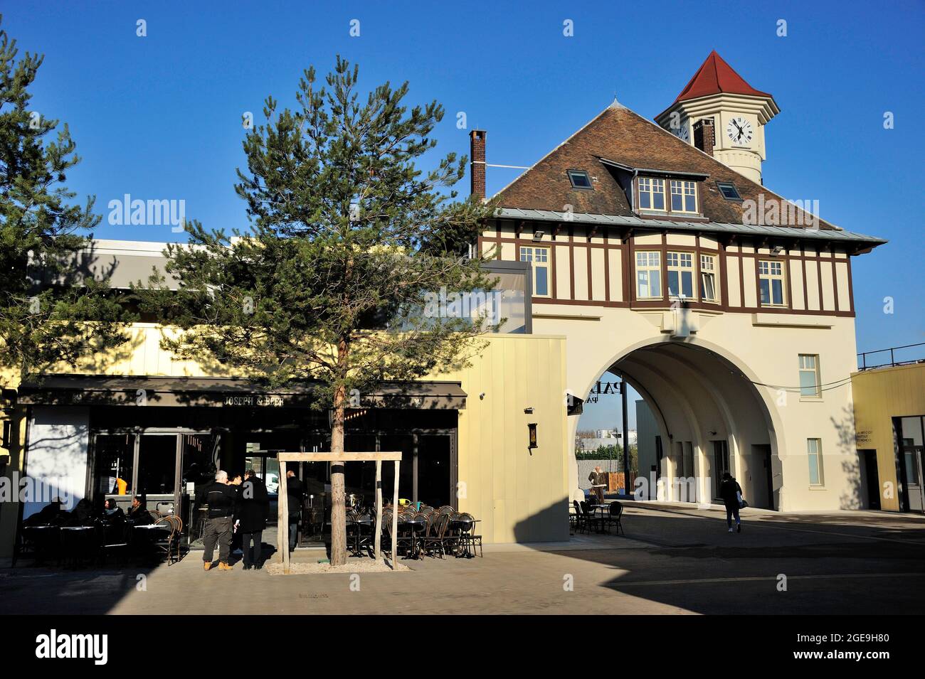 Paddock shopping center hi-res stock photography and images - Alamy