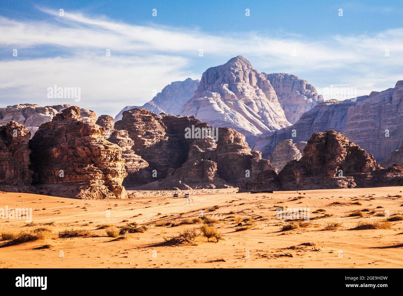 The dramatic mountainous landscape of the Jordanian desert at Wadi Rum ...