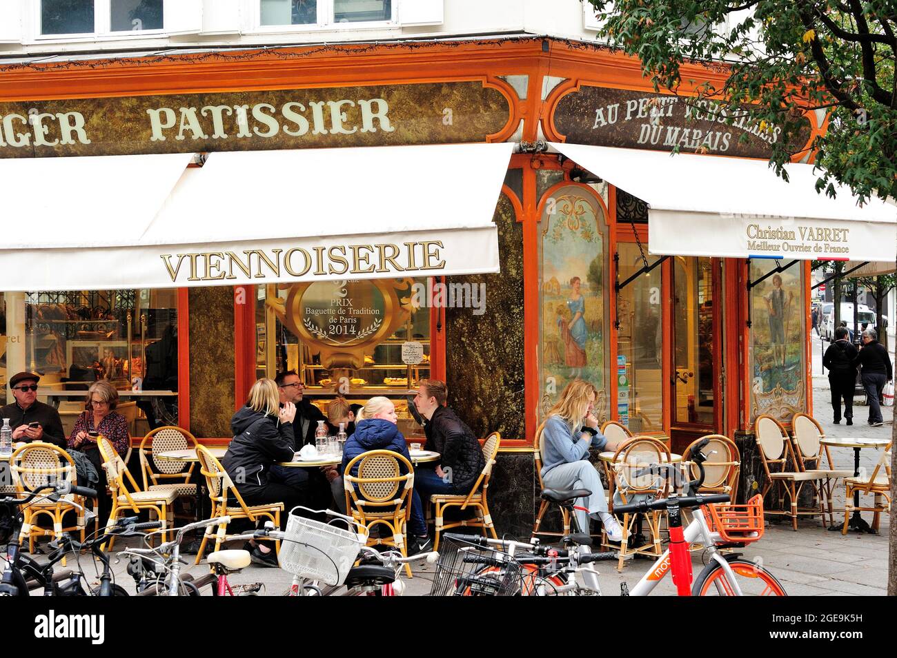 Tea shop room paris hi-res stock photography and images - Alamy
