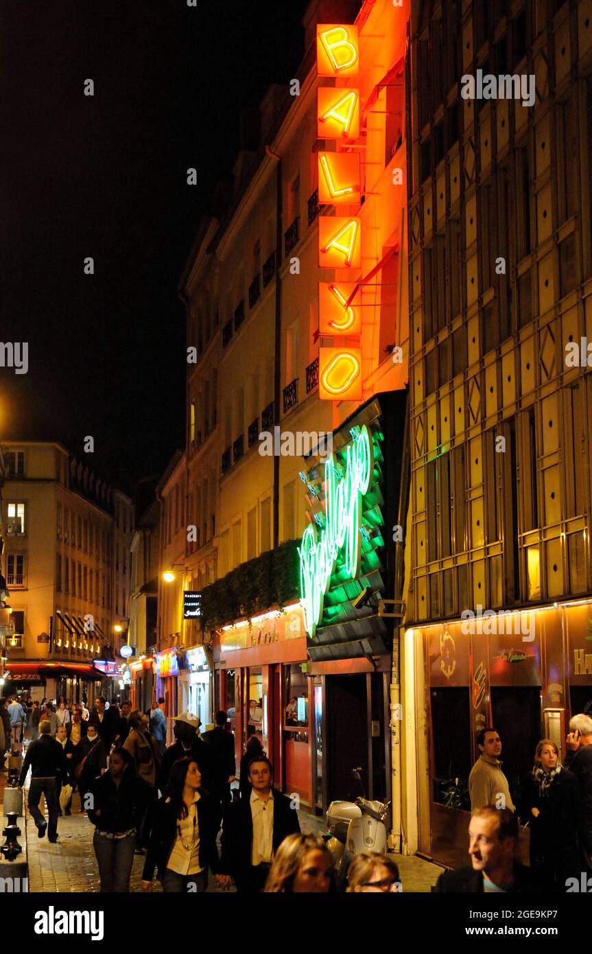 Le balajo paris bastille hi-res stock photography and images - Alamy