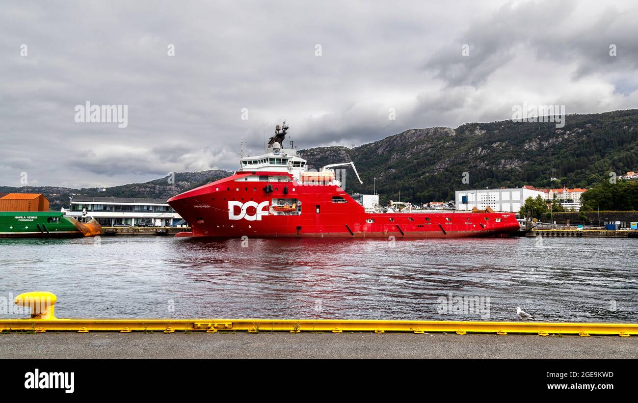 Offshore vessel Skandi Vega (AHTS anchor handling tug supply, b.2010 ...