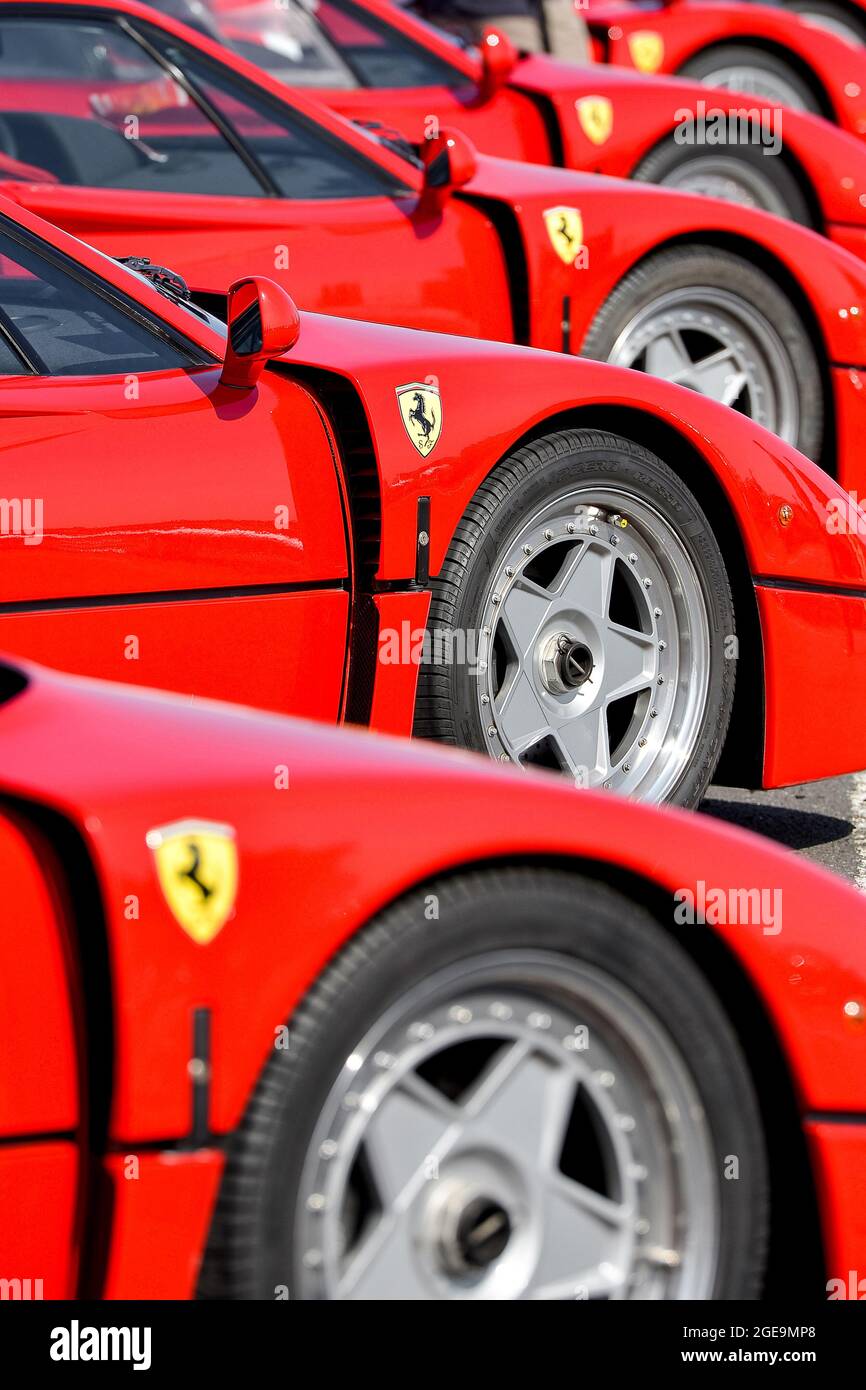 Group of Ferrari F40 Cars Stock Photo - Alamy