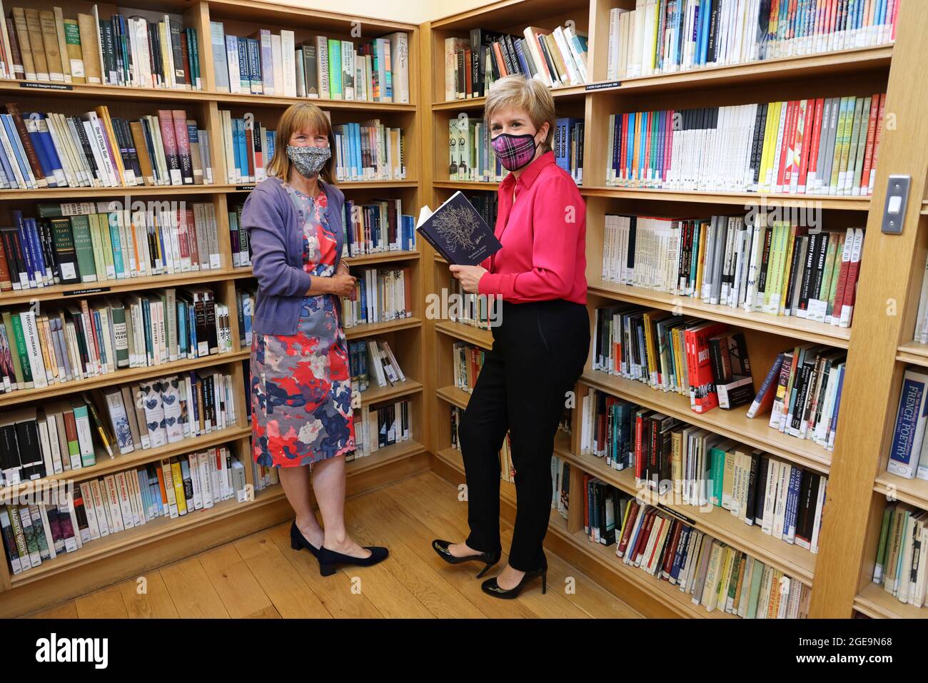 Scottish poetry library hi-res stock photography and images - Alamy