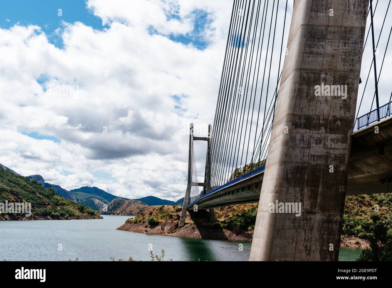 Modern suspension bridge hi-res stock photography and images - Alamy