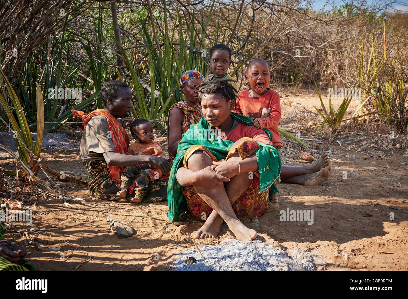 bushmen of Hadzabe tribe, group of women with children,, Lake Eyasi ...