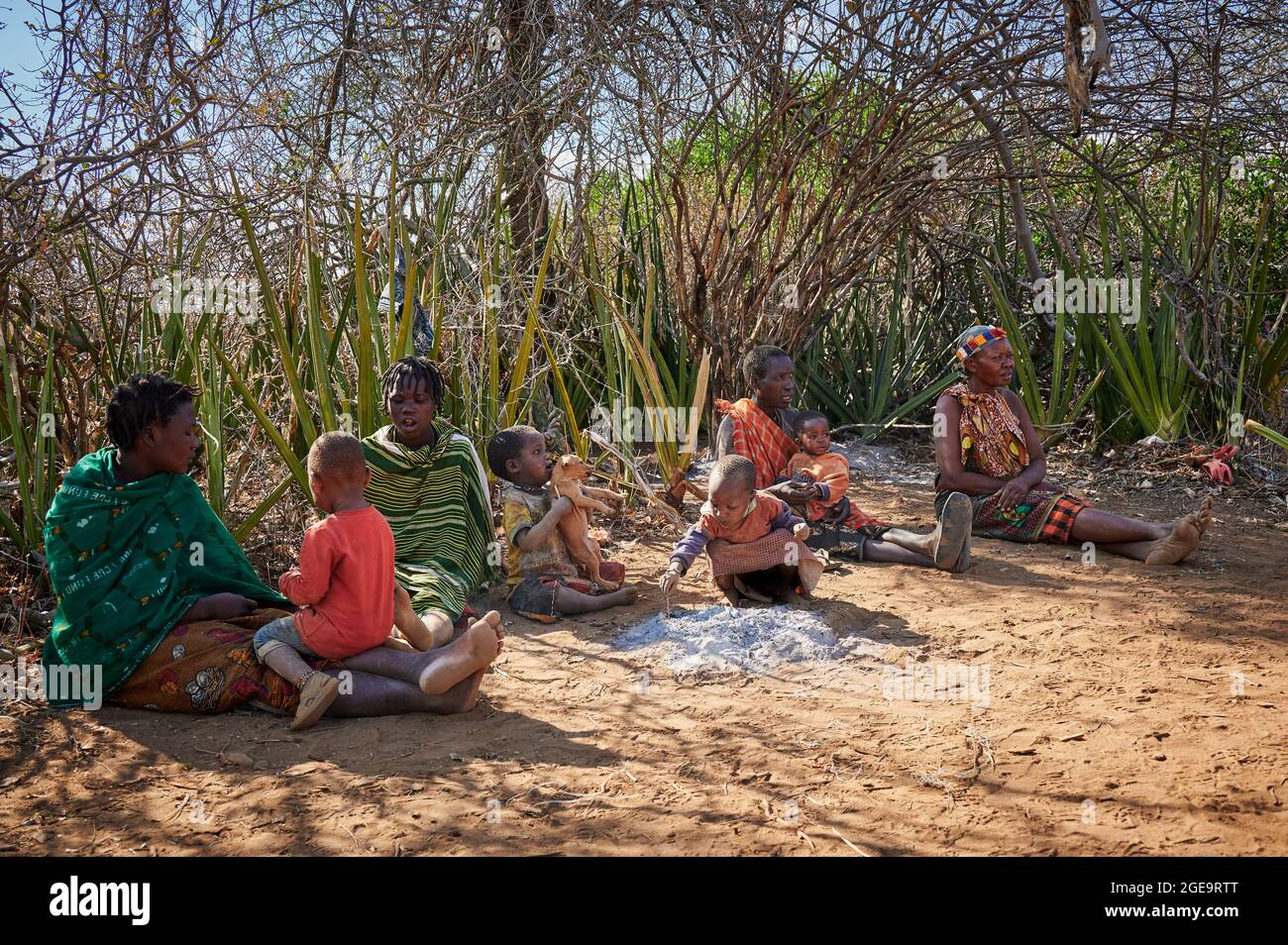 bushmen of Hadzabe tribe, group of women with children,, Lake Eyasi ...