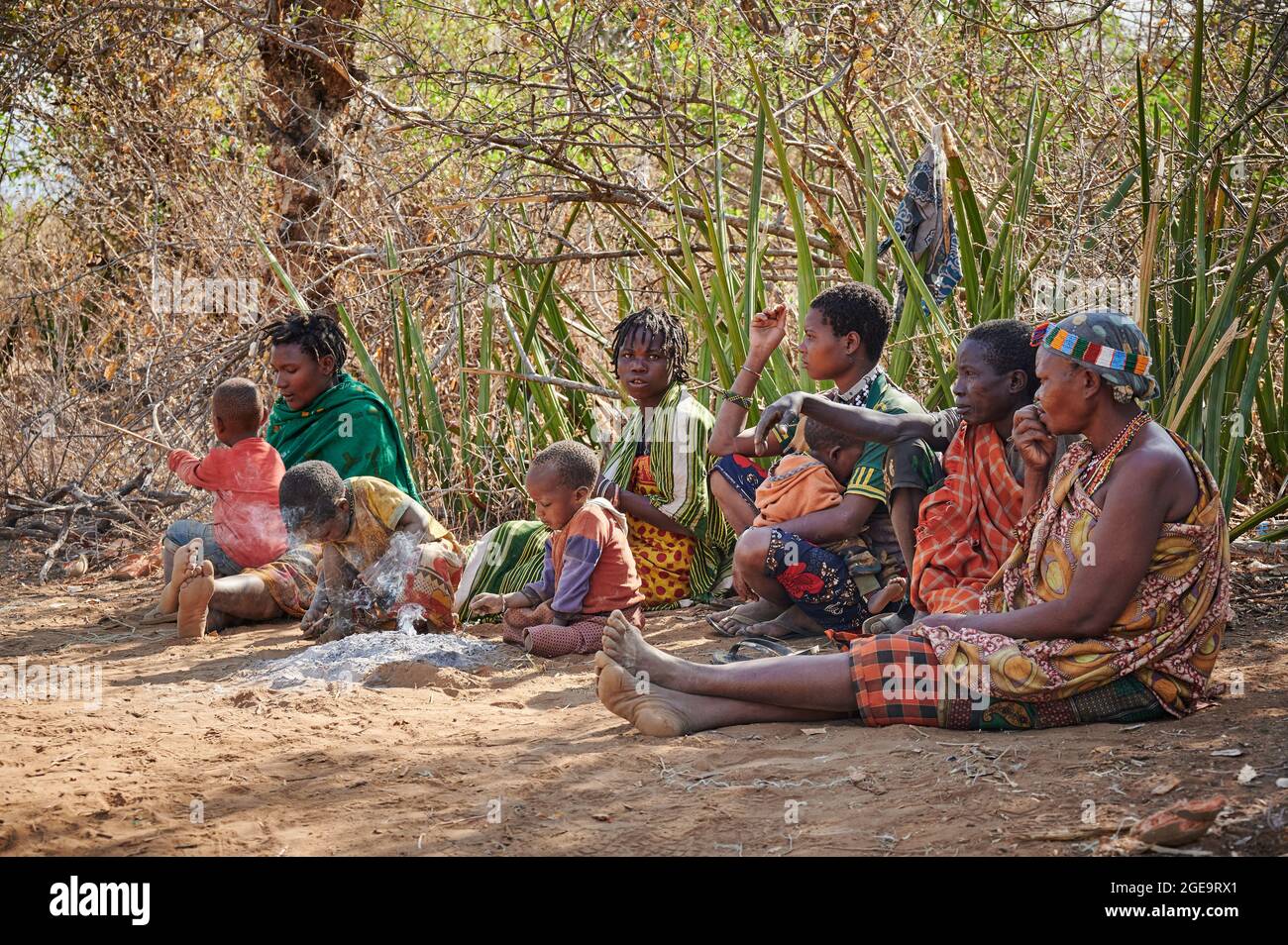 Hadza of tanzania women hi-res stock photography and images - Alamy