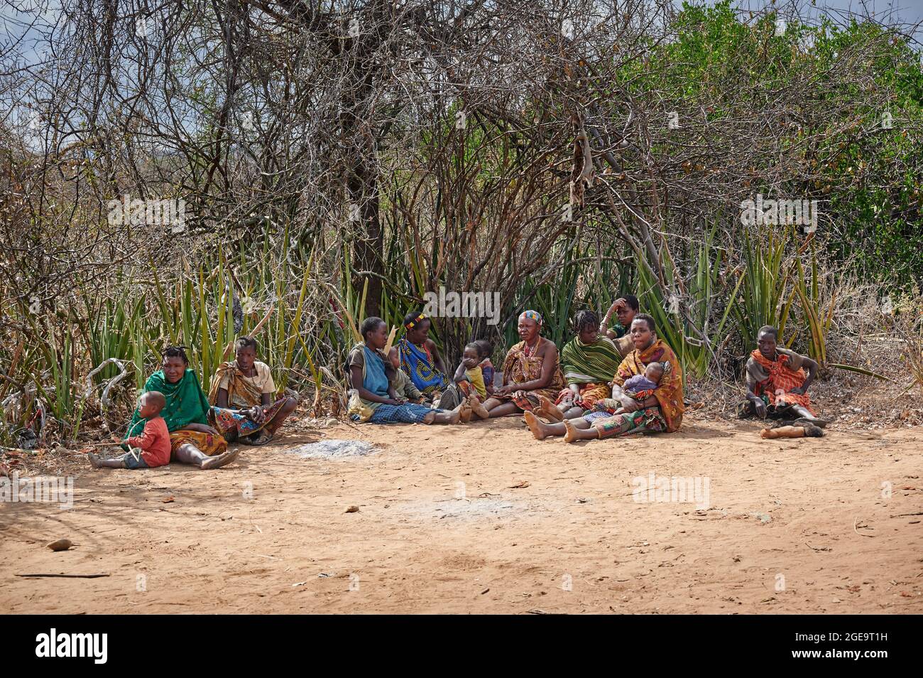 bushmen of Hadzabe tribe, group of women with children,, Lake Eyasi ...