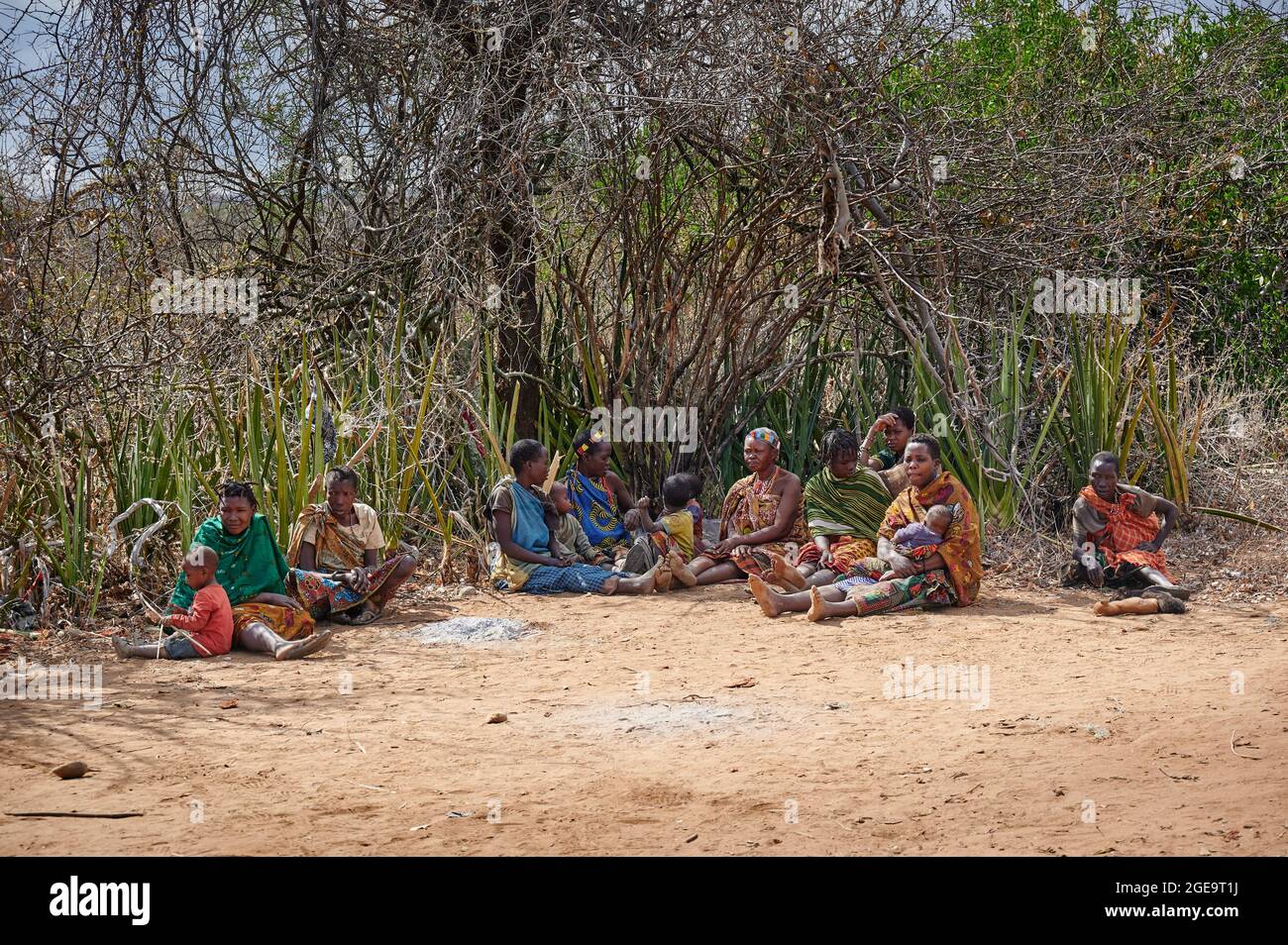 bushmen of Hadzabe tribe, group of women with children,, Lake Eyasi ...