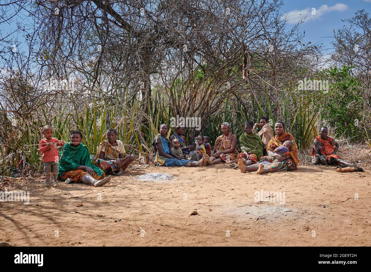 Hadza of tanzania women hi-res stock photography and images - Alamy