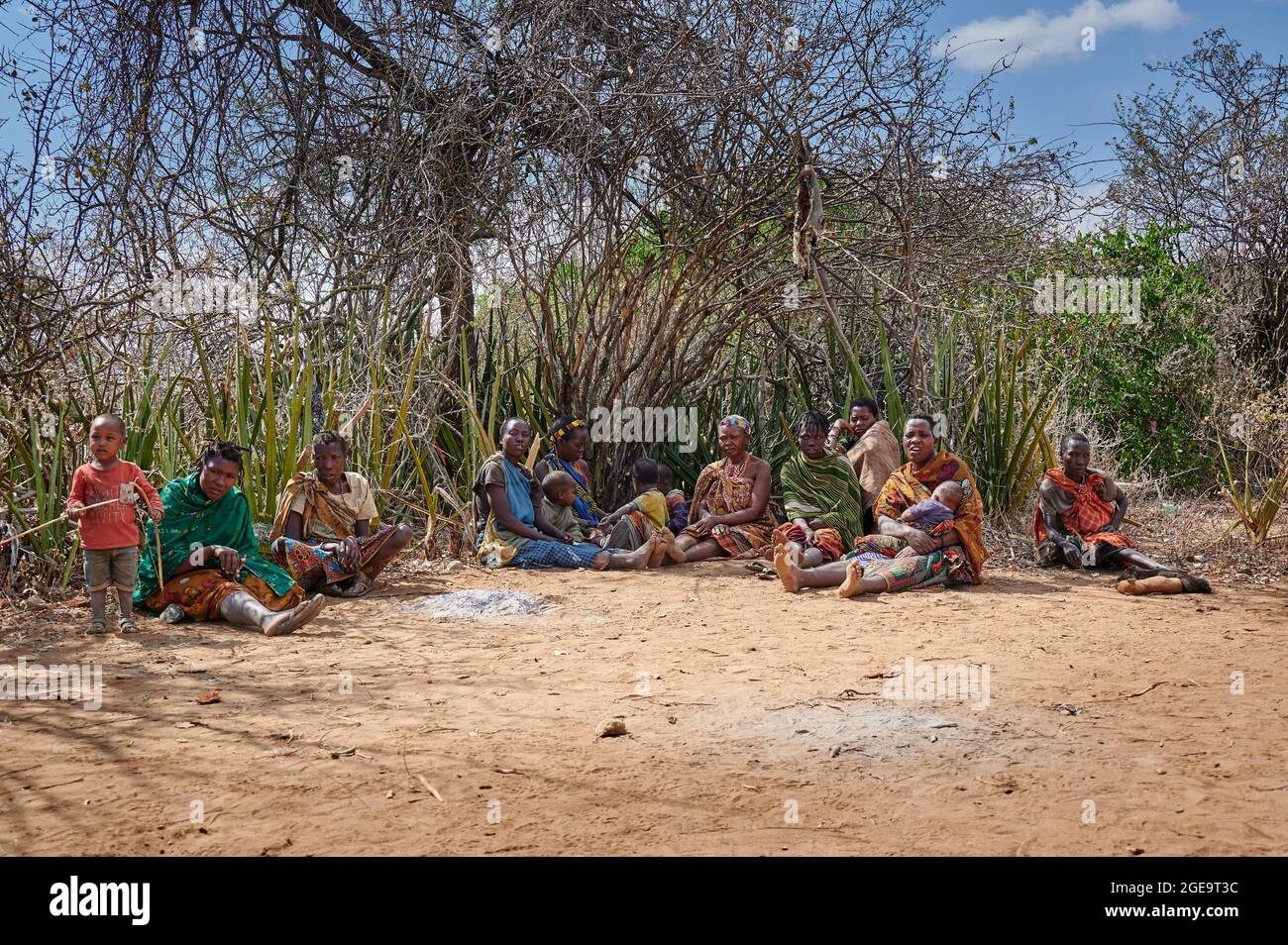 Hadza of tanzania women hi-res stock photography and images - Alamy