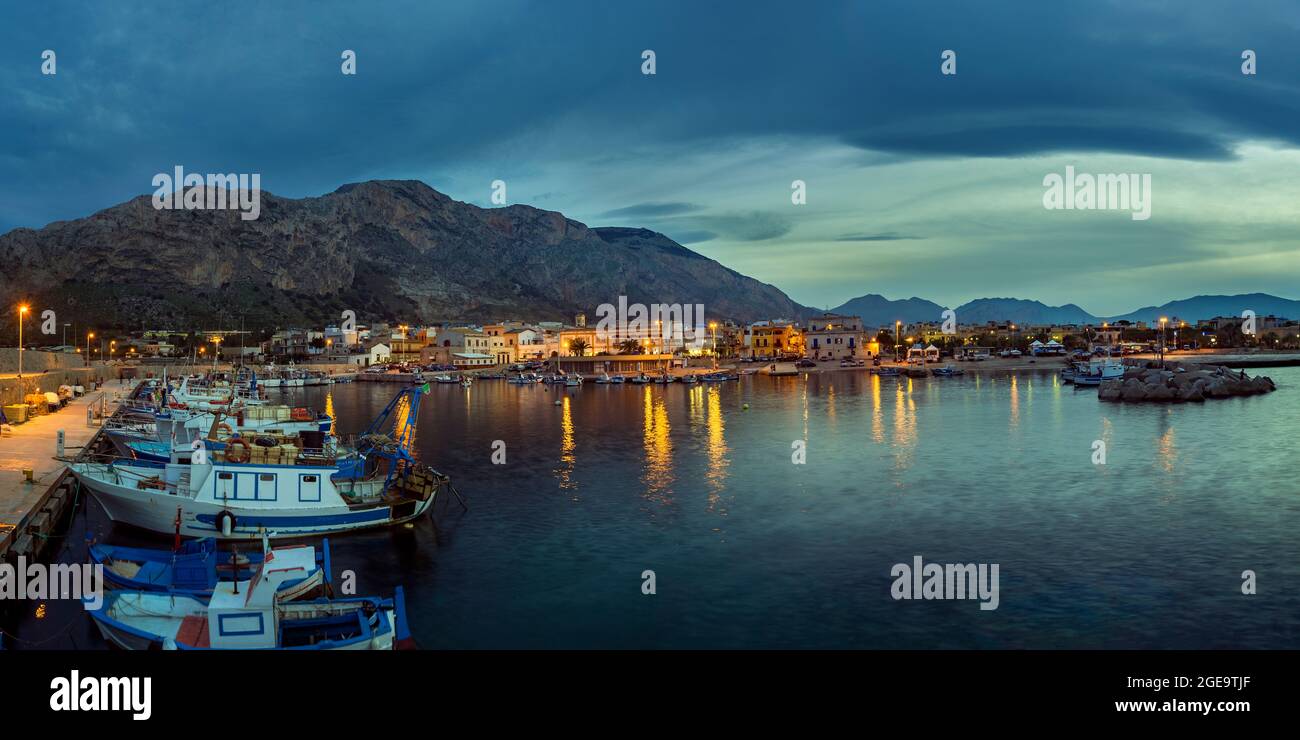 Harbour panoramic hi-res stock photography and images - Alamy