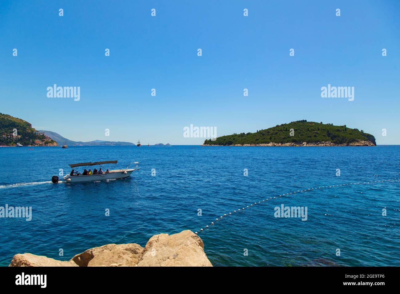 Tourist boat heading to Lokrum from the old town port Stock Photo - Alamy