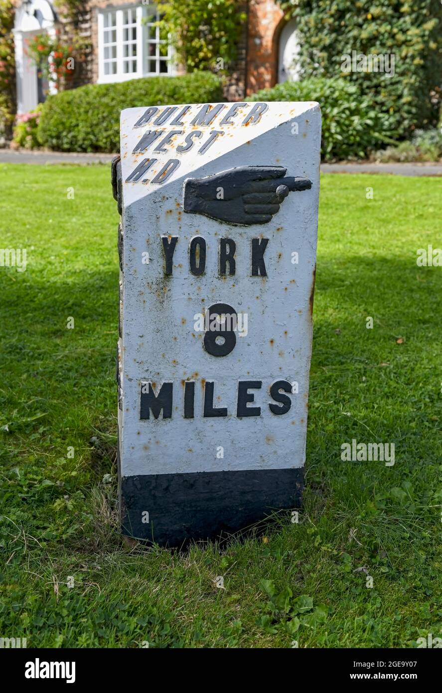 Sutton village sign hi-res stock photography and images - Alamy