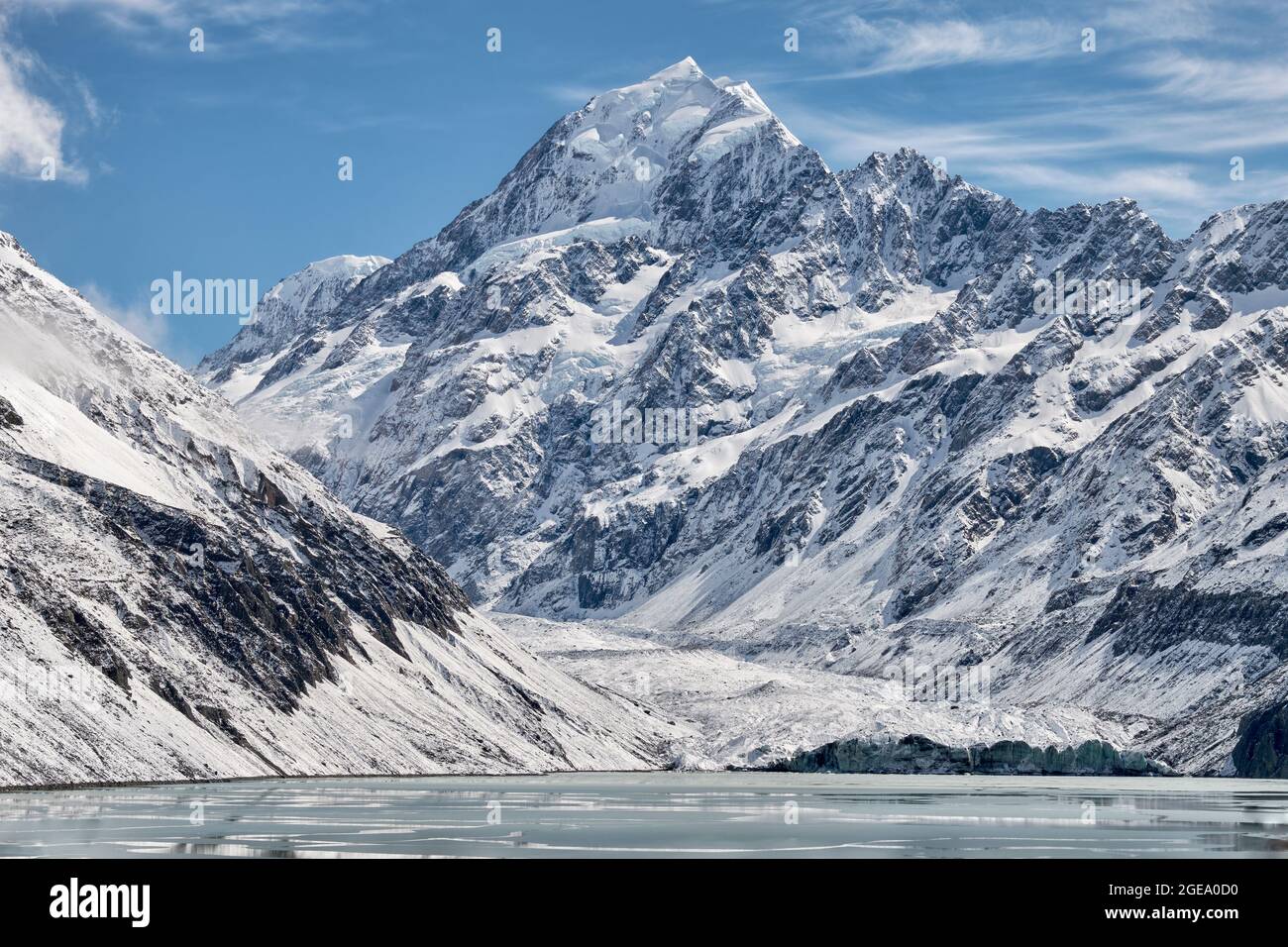 Snow covered Aoraki Mount Cook mountain and glacial lake Stock Photo ...