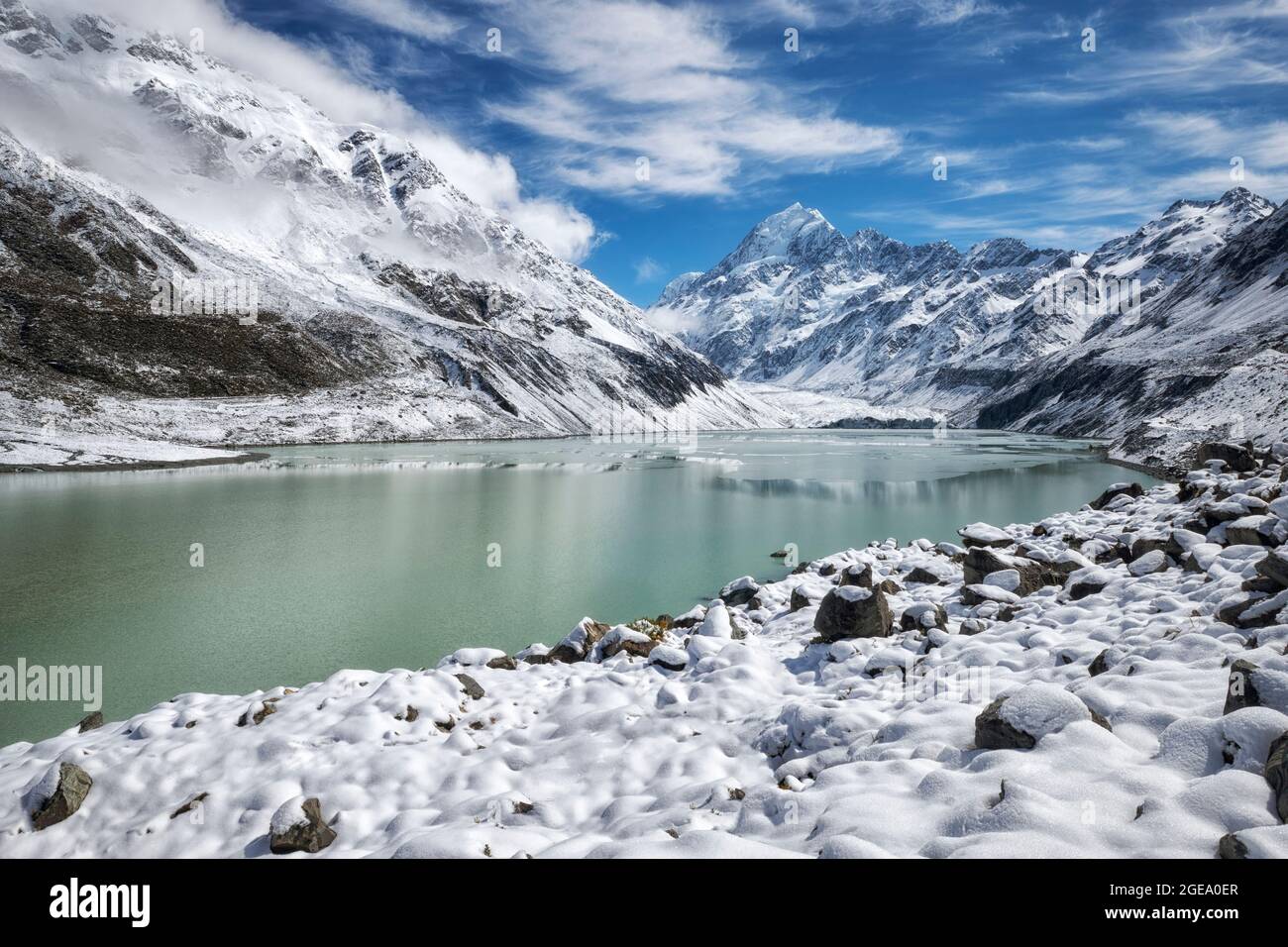 Snow covered Aoraki Mount Cook mountain and glacial lake Stock Photo ...
