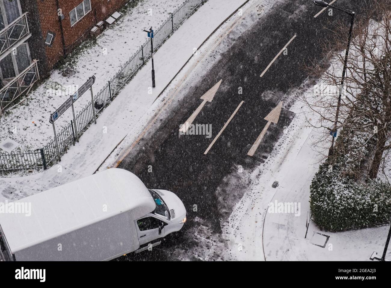Left turning vehicle hi-res stock photography and images - Alamy