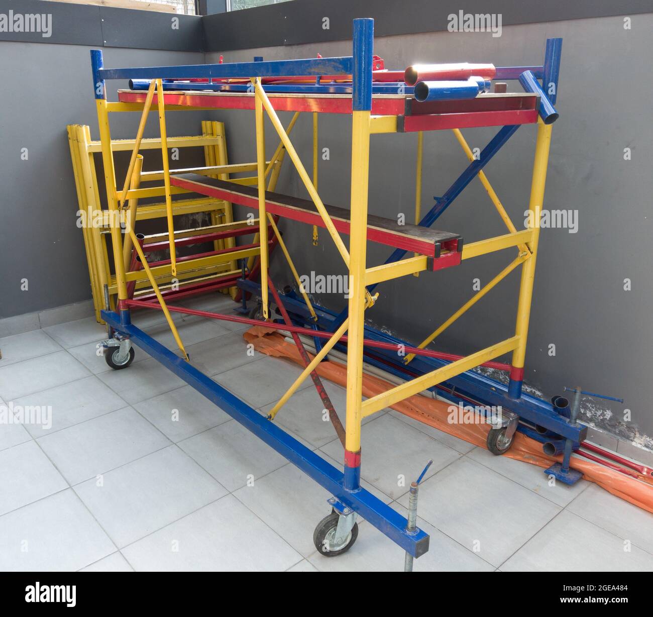 mobile scaffolding for inner interior and outdoor construction work ...