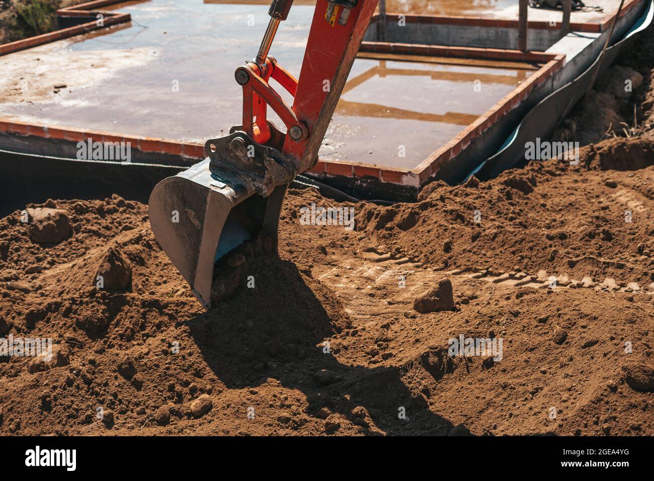 Excavator shovel digging on dirt on a construction site Stock Photo - Alamy