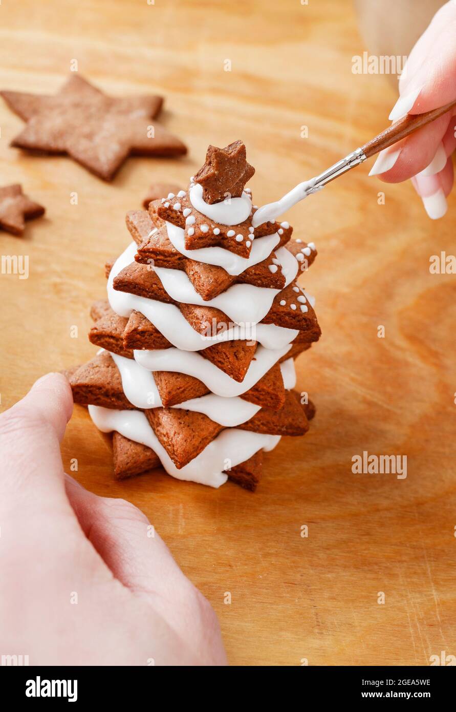 How to make gingerbread cookies, step by step, tutorial. Festive decor ...