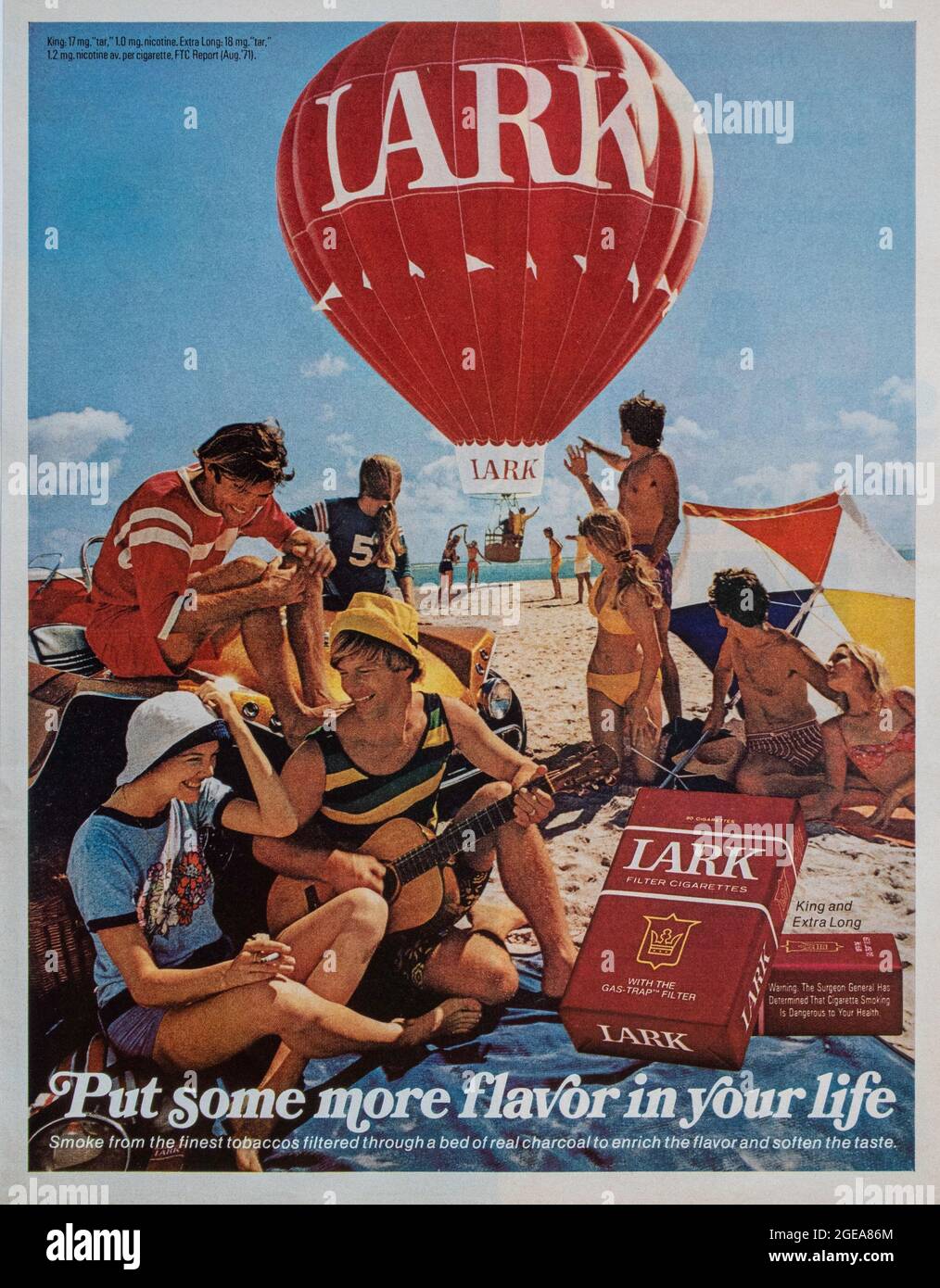 Beach scene 1970s hi-res stock photography and images - Alamy