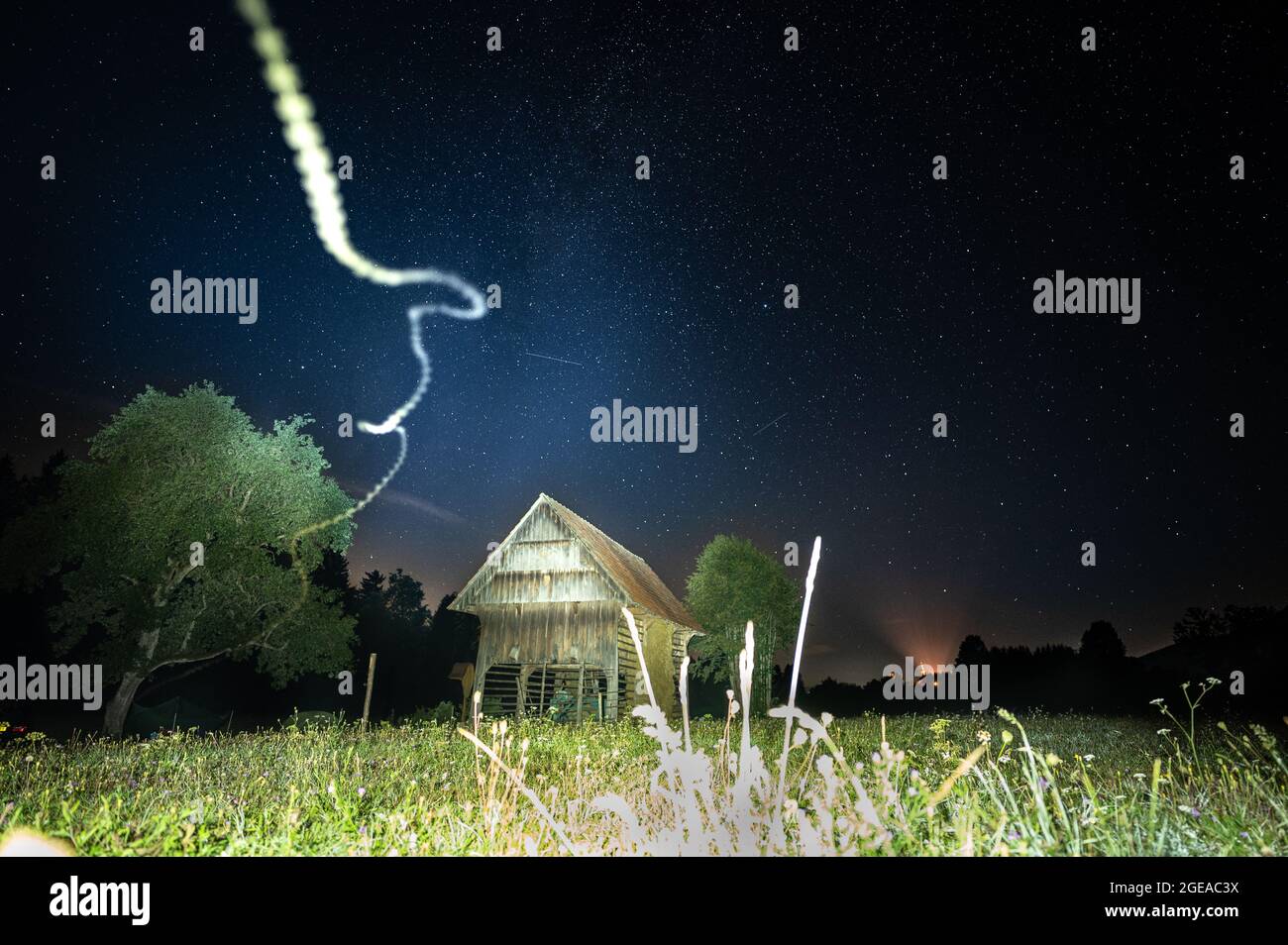 Wooden hay barn hi-res stock photography and images - Alamy