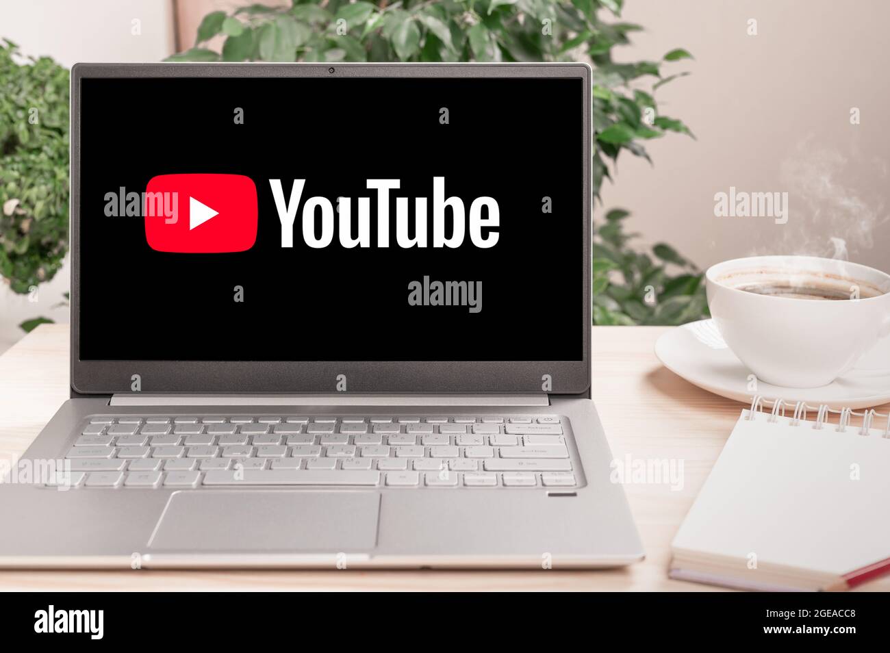Youtube logo laptop hi-res stock photography and images - Alamy