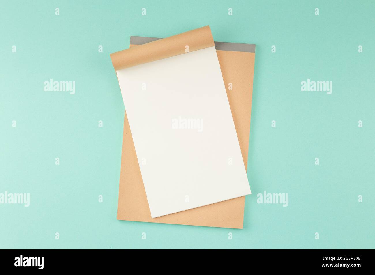 Tabletop blank notepad school hi-res stock photography and images - Alamy