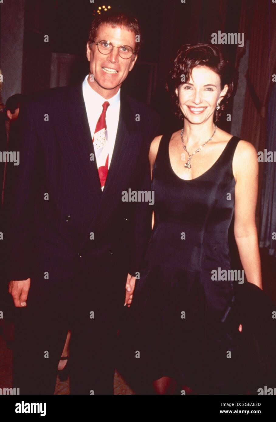 Los Angeles.CA.USA. LIBRARY. Mary Steenburgen and Ted Danson in around ...