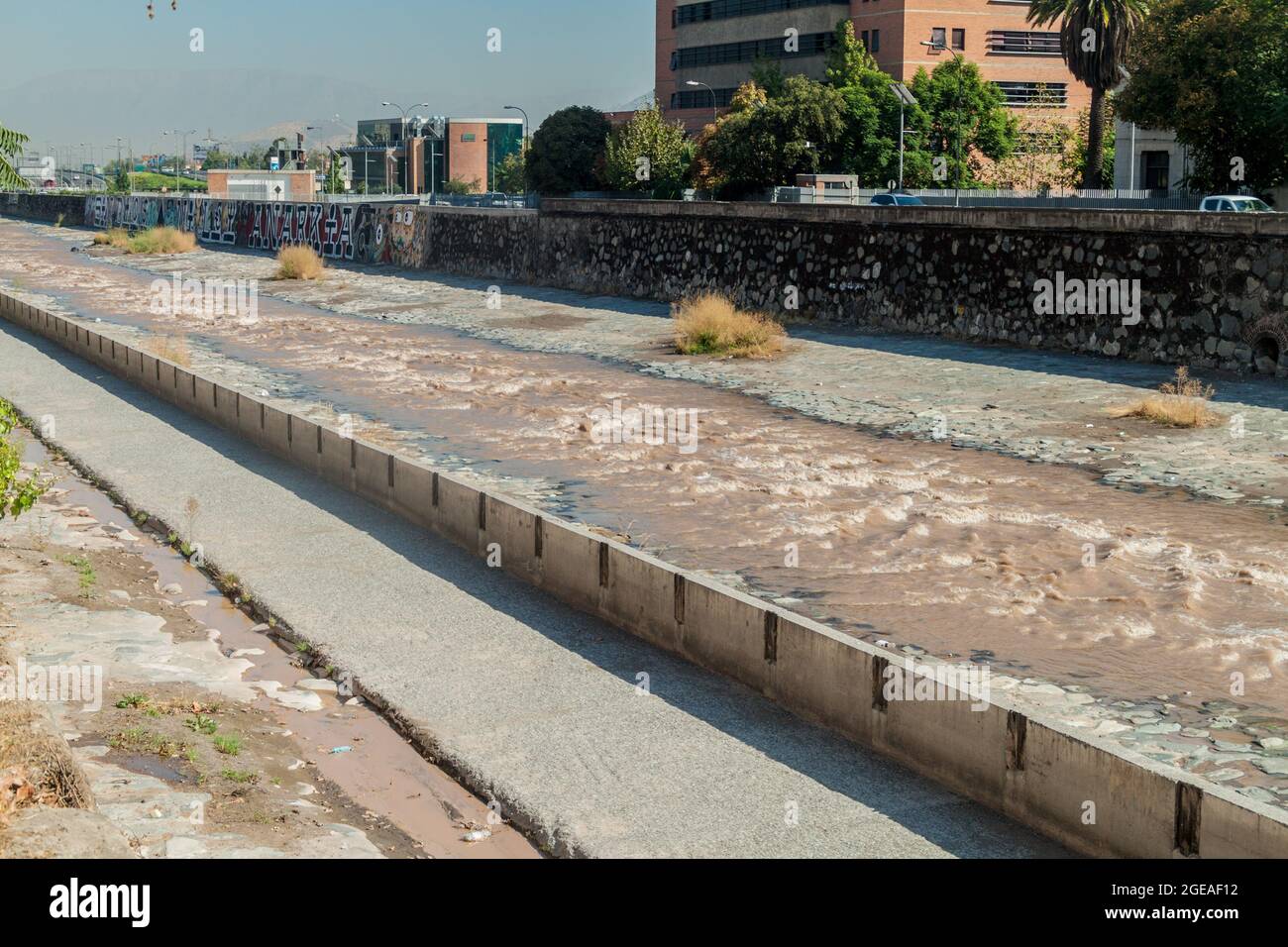 River Mapocho in Santiago de Chile Stock Photo - Alamy