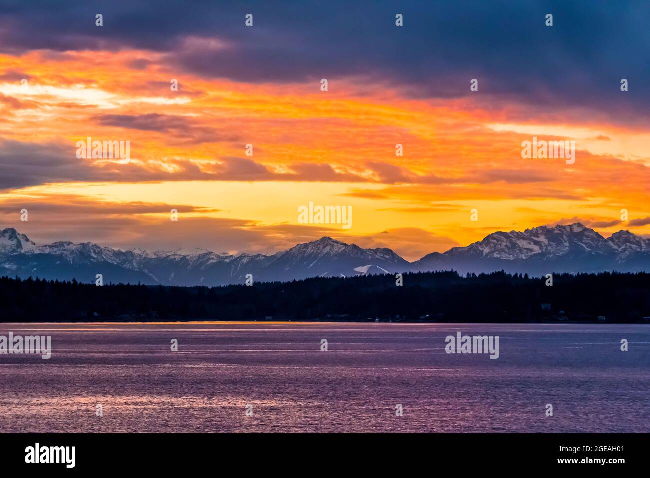 Winter sunset over Elliot Bay of Puget Sound with distant Bainbridge ...