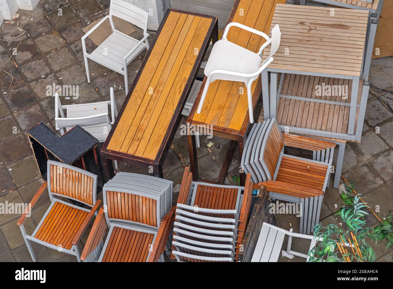 Bunch of chairs hi-res stock photography and images - Alamy