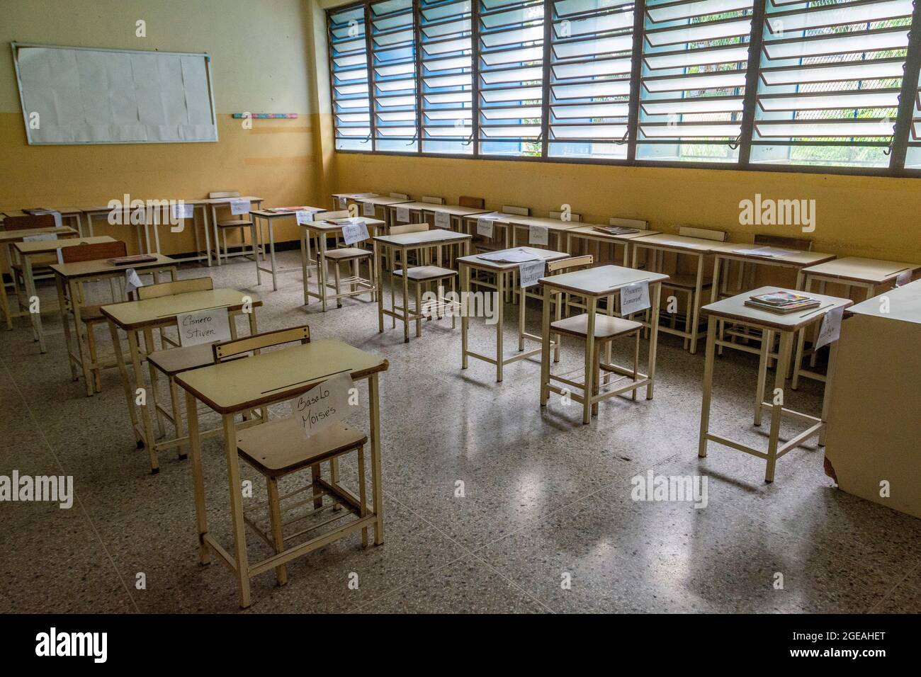 Empty school classrooms hi-res stock photography and images - Alamy